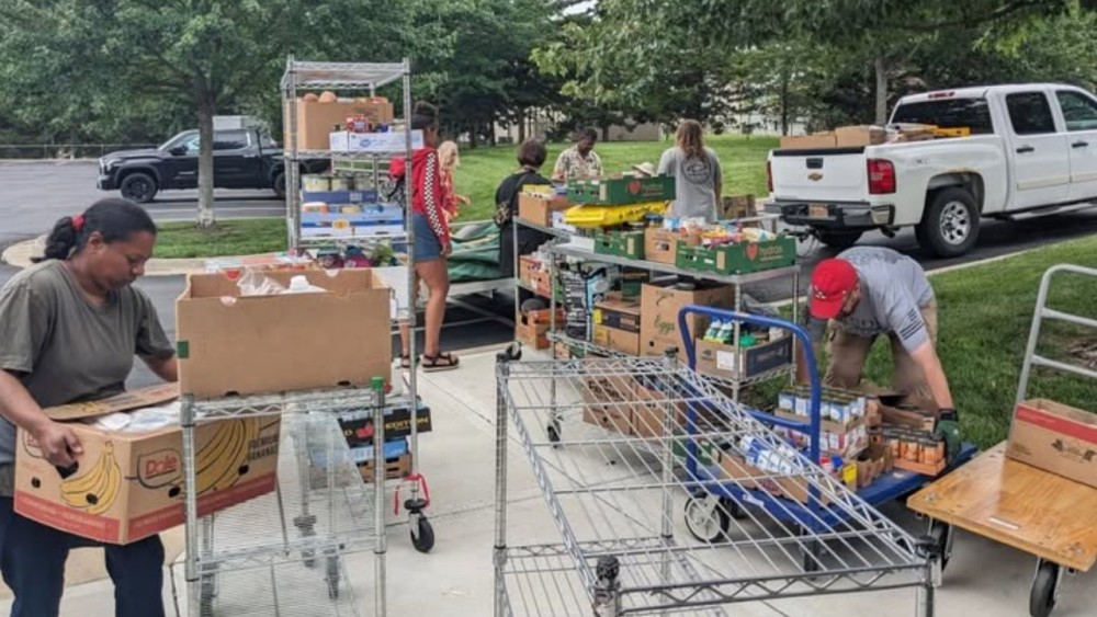 Thursday Drive-Up Pantries | VOMO